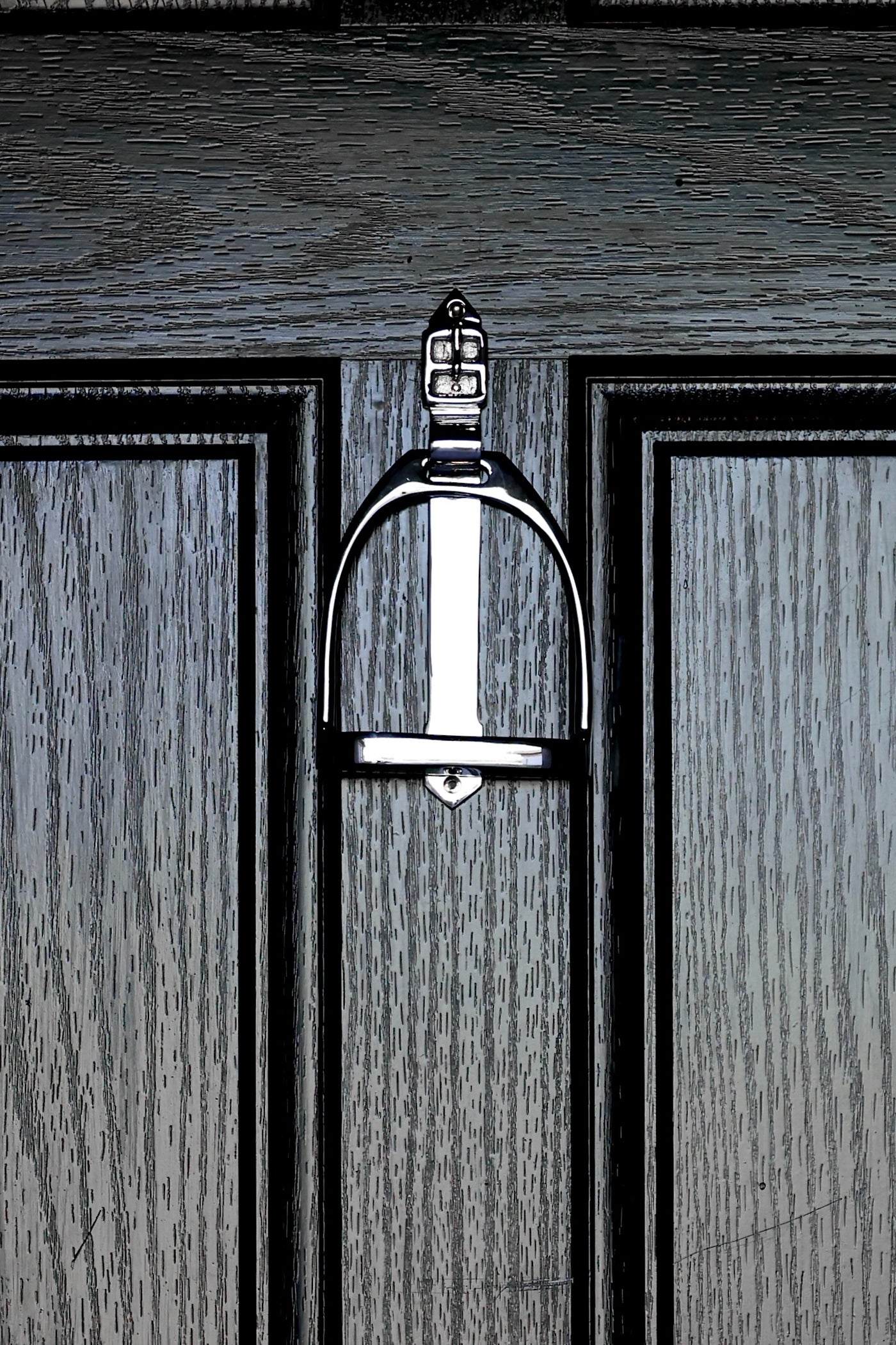Stirrup Door Knocker - Silver